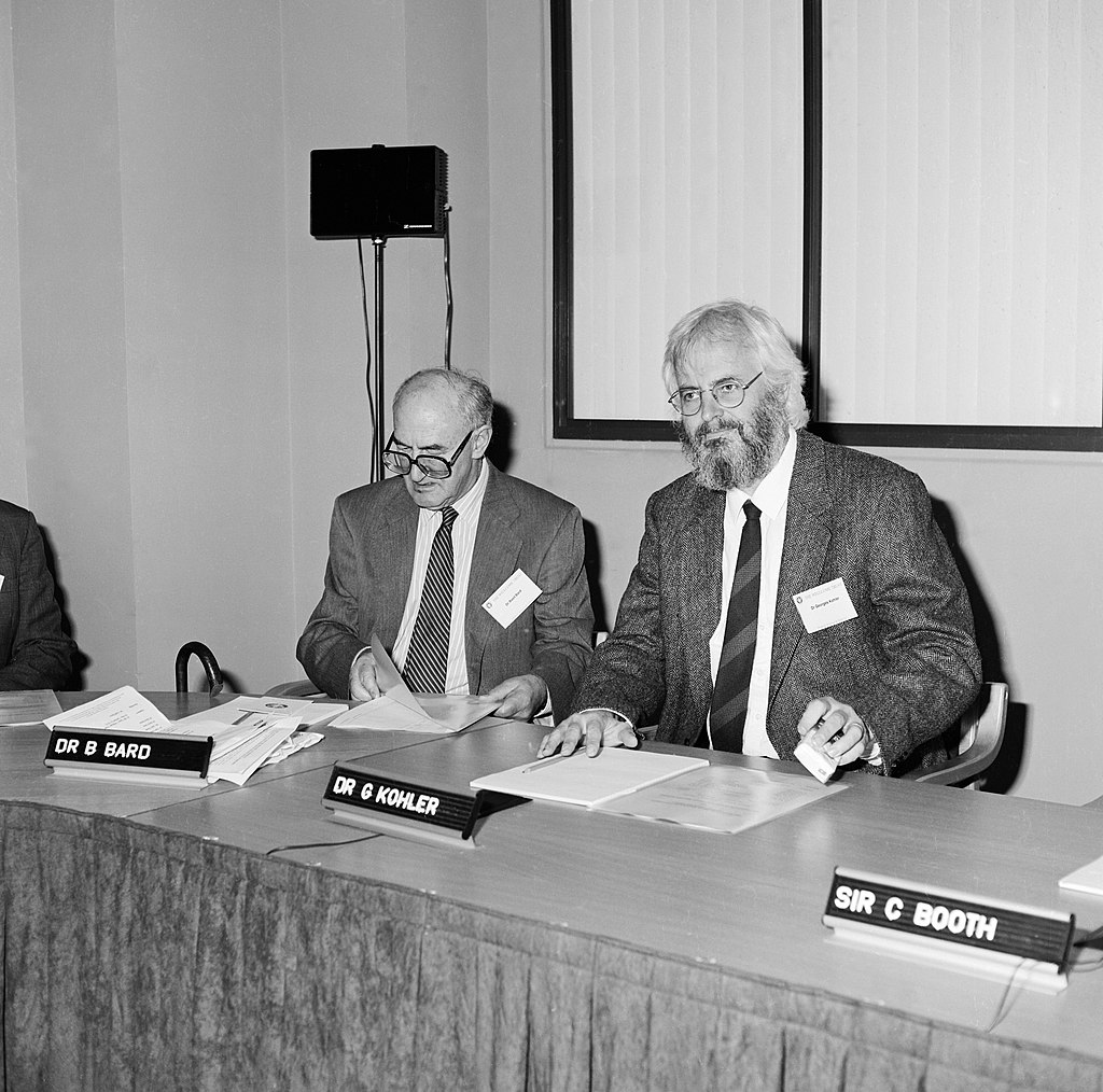 4 Famous Scientists and How They Struggled